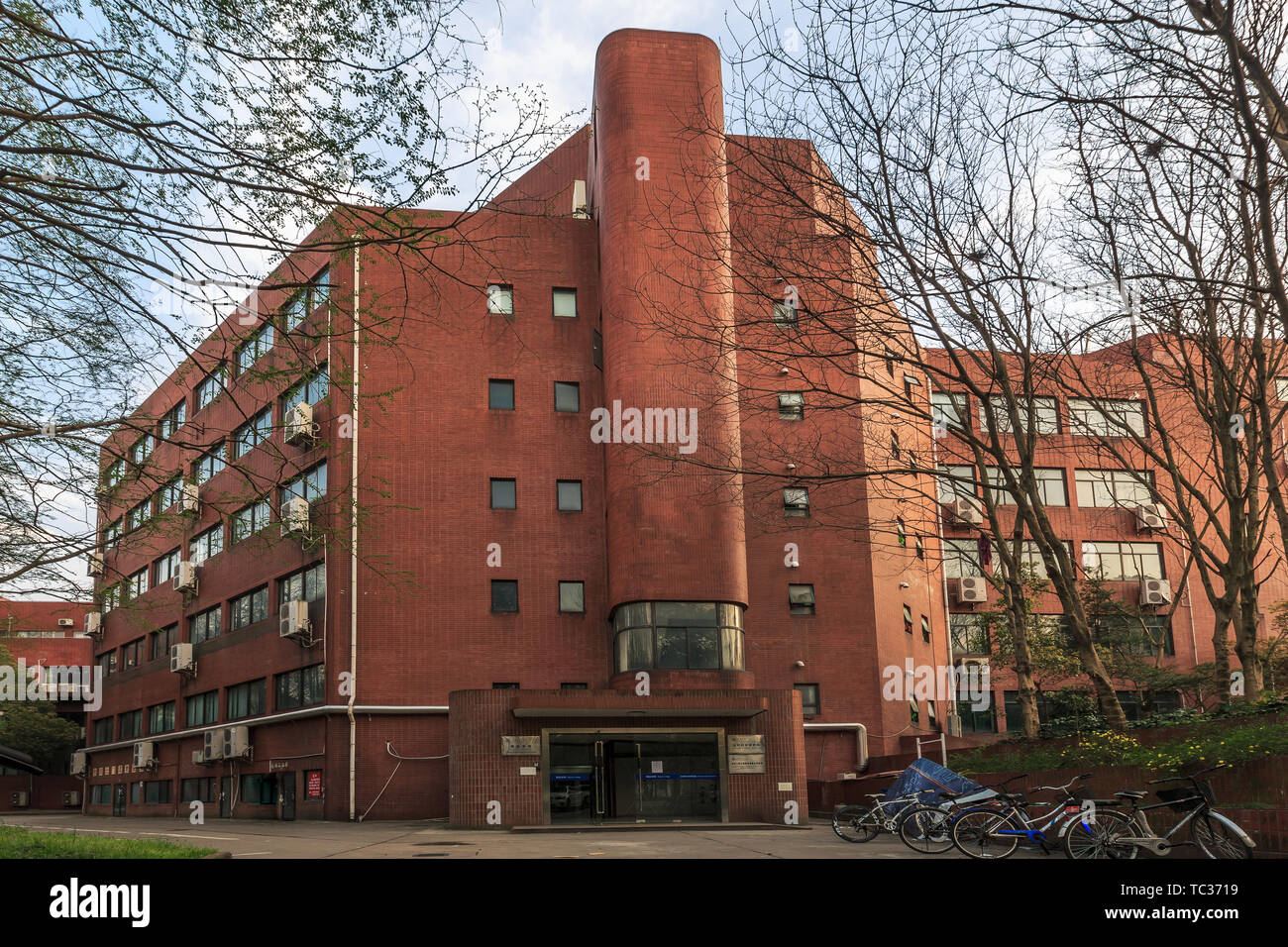 Shanghai jiaotong university architecture hi-res stock photography and ...