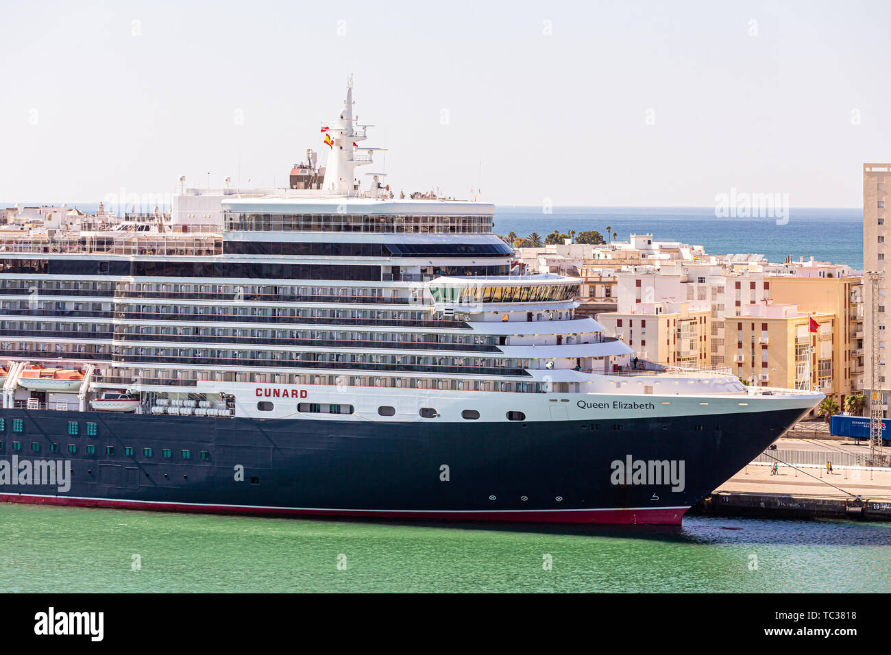 Bow of Queen Elizabeth Stock Photo - Alamy