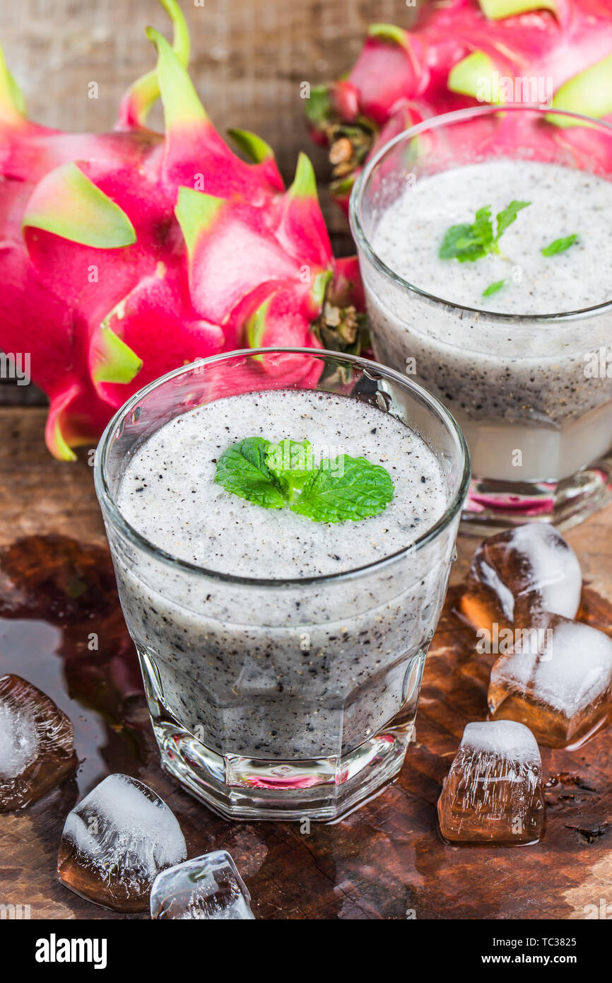 Dragon fruit juice Stock Photo - Alamy