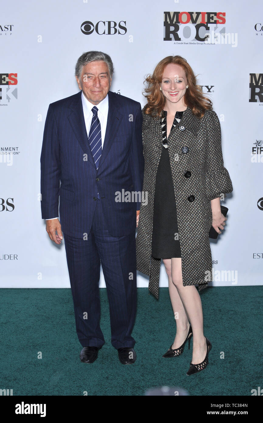 LOS ANGELES, CA. December 02, 2007: Tony Bennett & Susan Crow at Movies ...