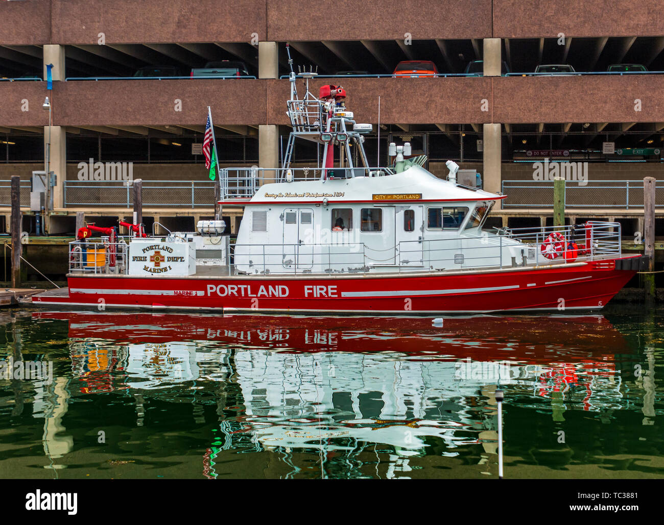 Fire boat hi-res stock photography and images - Alamy