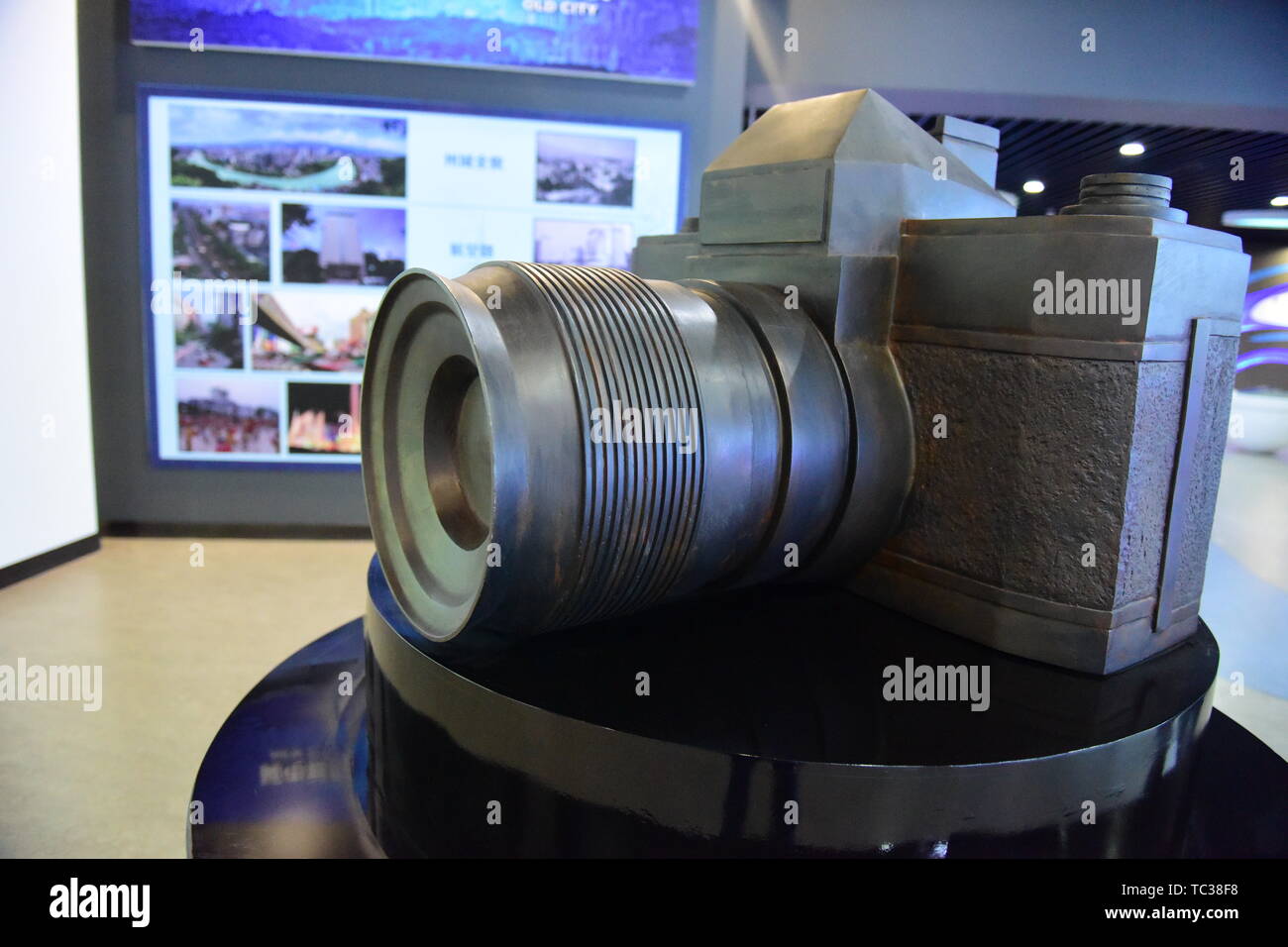 Camera model hi-res stock photography and images - Alamy