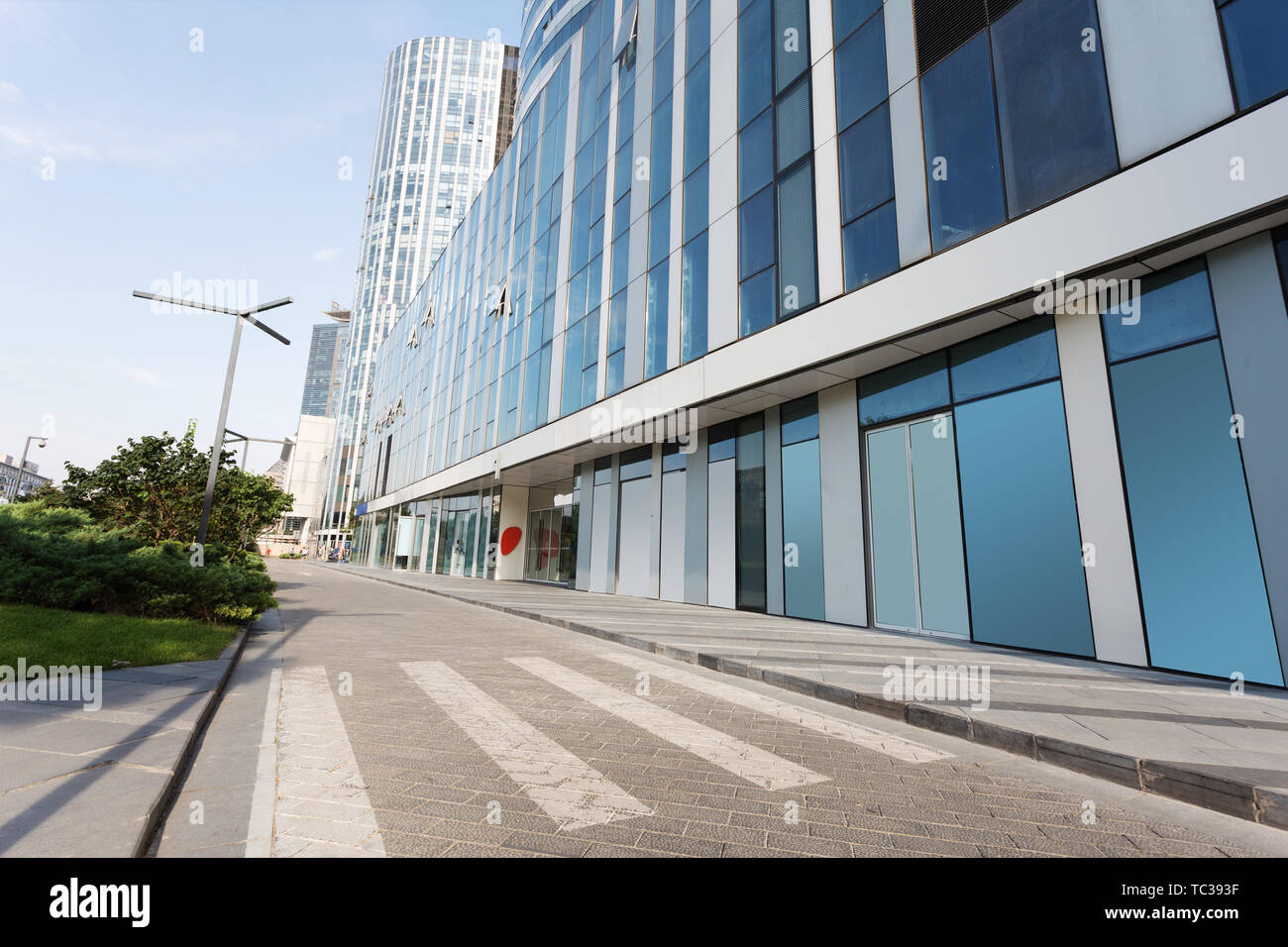 Modern business building exterior Stock Photo - Alamy