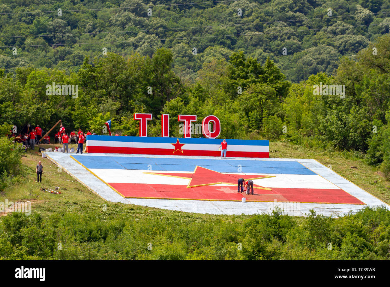 Novi Sip, Serbia - May 26, 2019n : Volunteers cleaning and painting ...