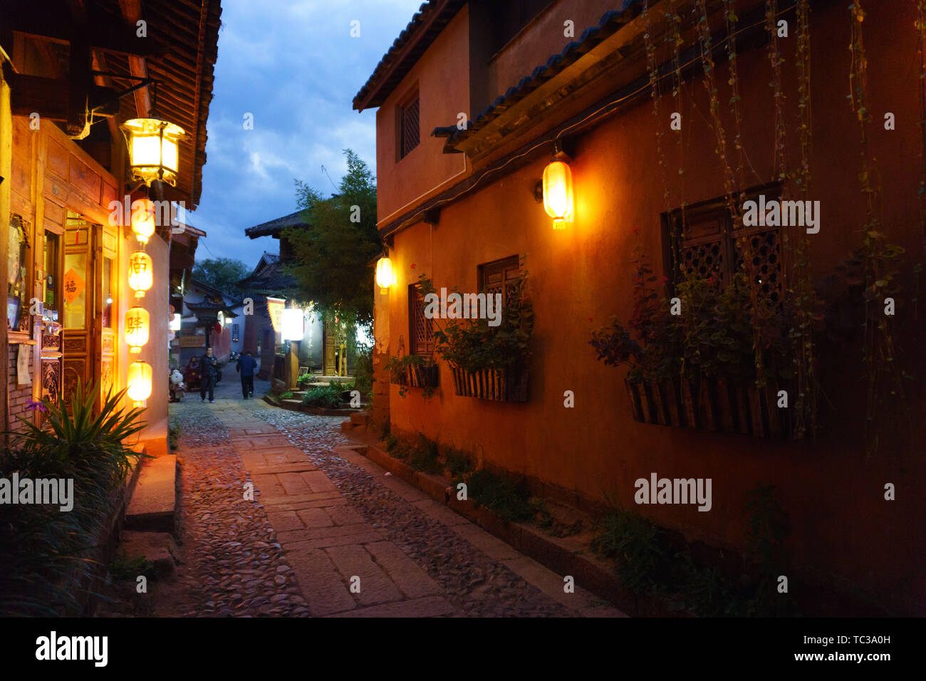 Night view shaxi ancient town hi-res stock photography and images - Alamy