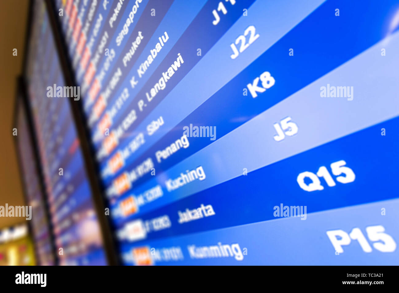Flight information display system hi-res stock photography and images ...