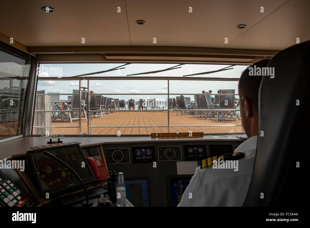 Inside bridge hi-res stock photography and images - Alamy
