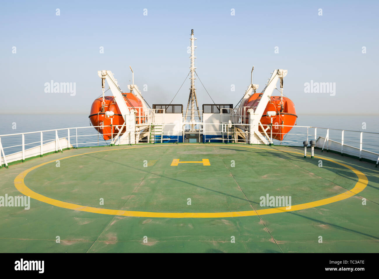 Docking platform hi-res stock photography and images - Alamy