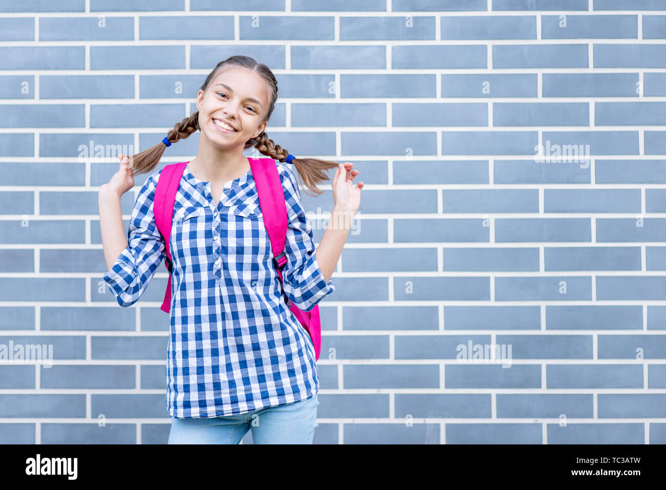 Teen girl back to school Stock Photo - Alamy