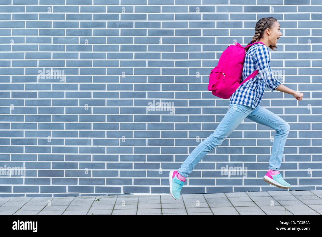 Back view beautiful teen girl hi-res stock photography and images - Alamy