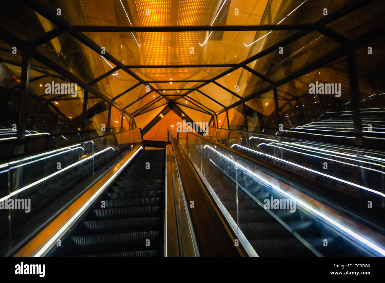 Elevator convergence line, indoor view Stock Photo - Alamy