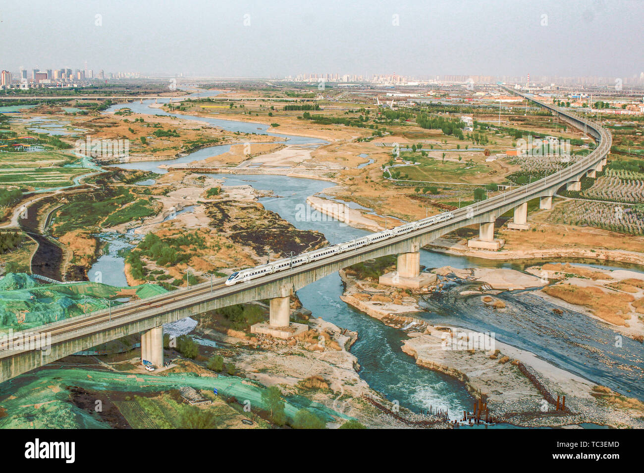 Four Seasons of Xibao Passenger College Xianyang Weihe Railway Bridge ...