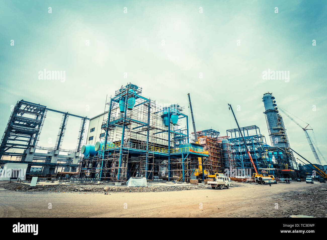 Buildings and cities expression of steel hi-res stock photography and ...