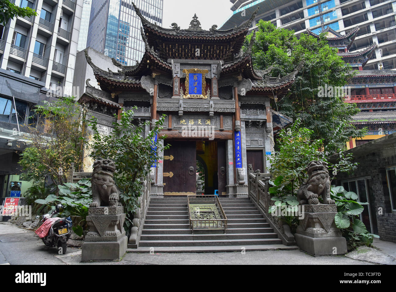 Mountain Gate of Luohan Temple, Chongqing Stock Photo - Alamy