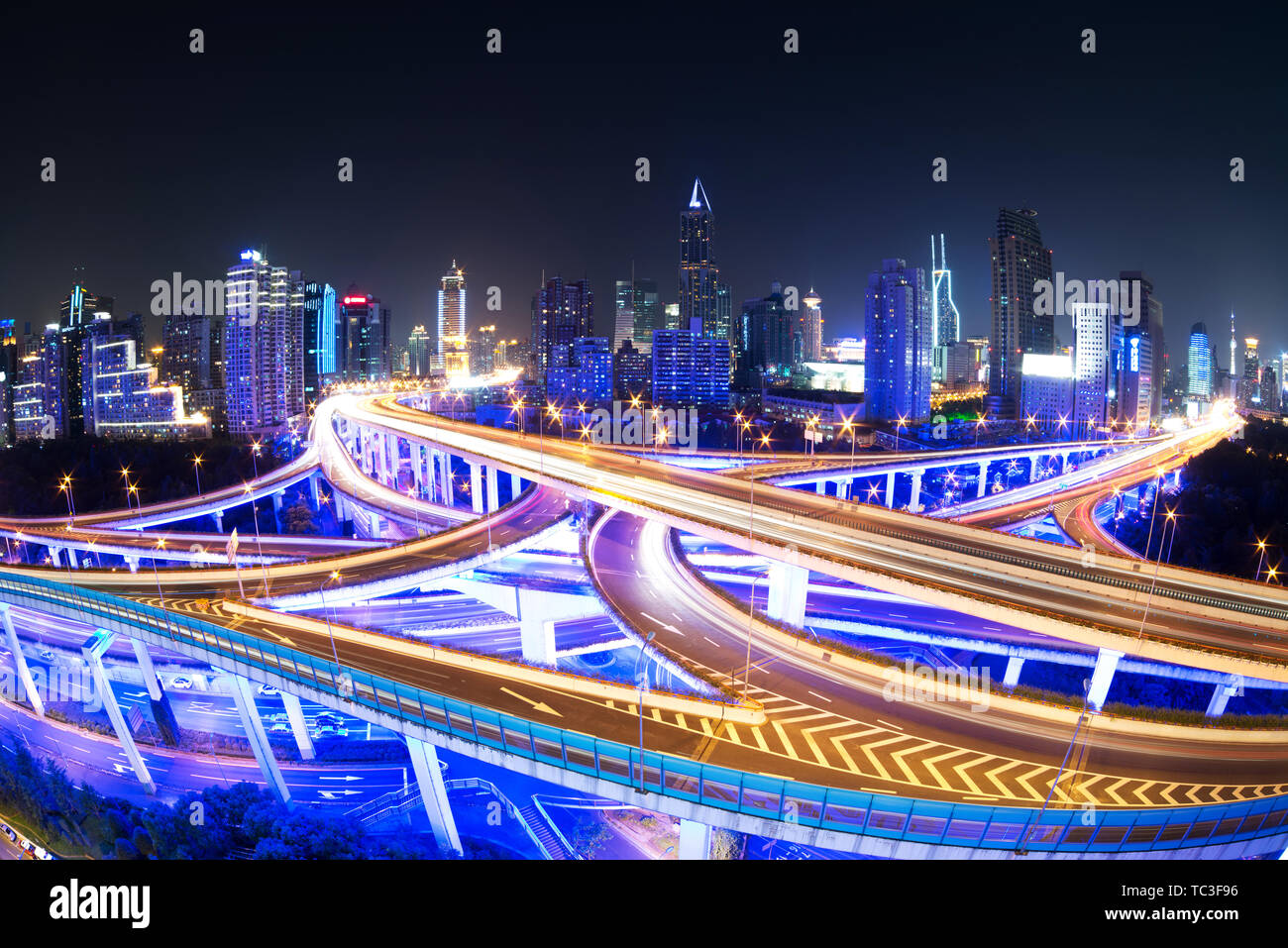 Traffic on elevated expressway in hi-res stock photography and images ...