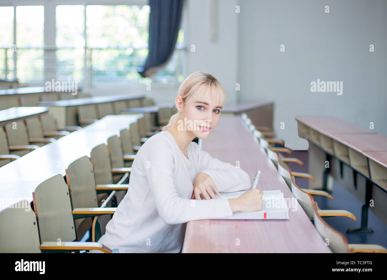 China classroom european hi-res stock photography and images - Alamy