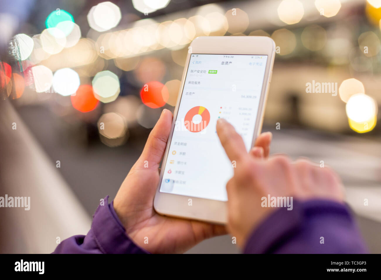 Hand with mobile phone Stock Photo - Alamy