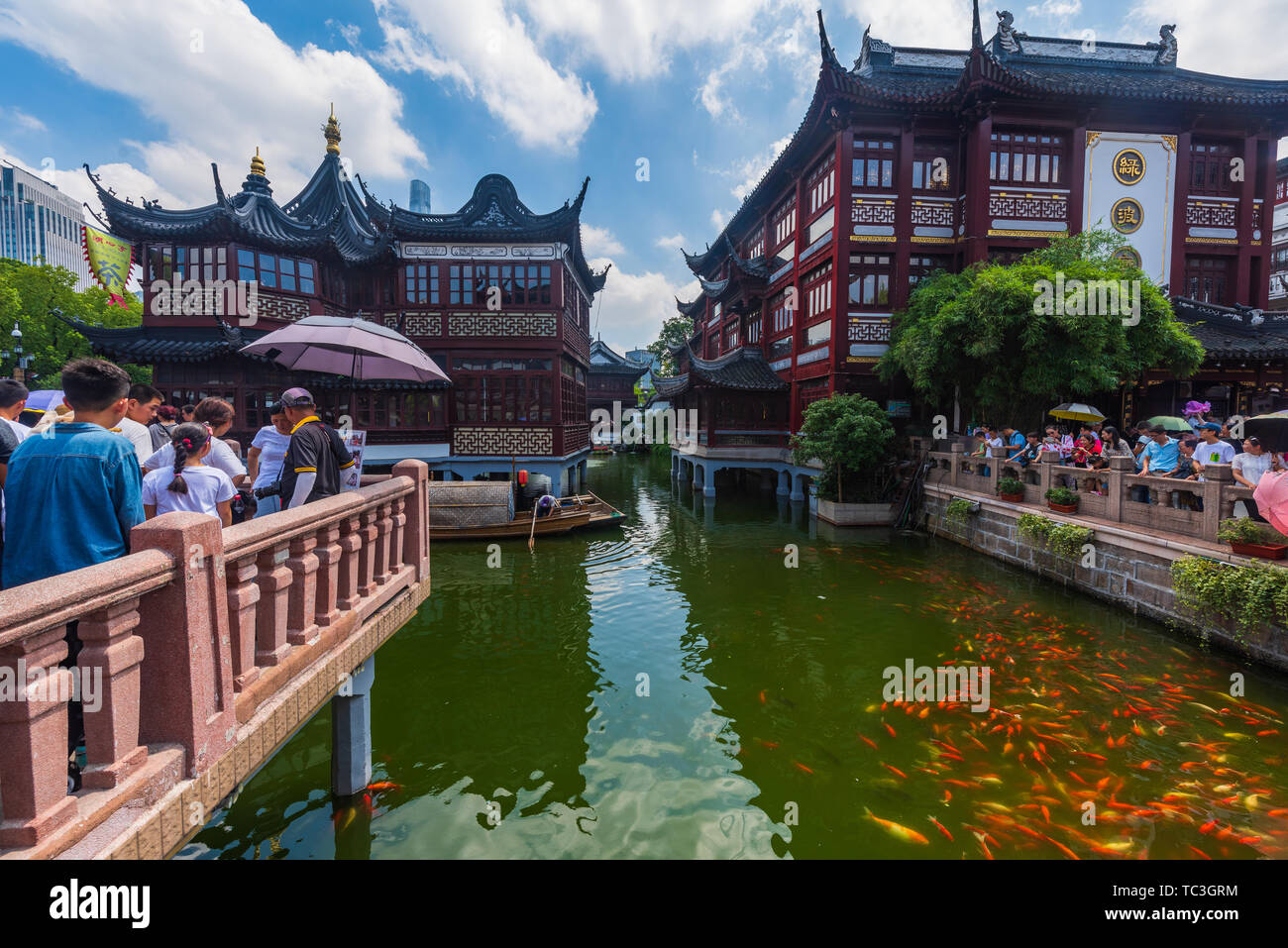 Jiuqu Bridge in Yuyuan, Shanghai Stock Photo - Alamy