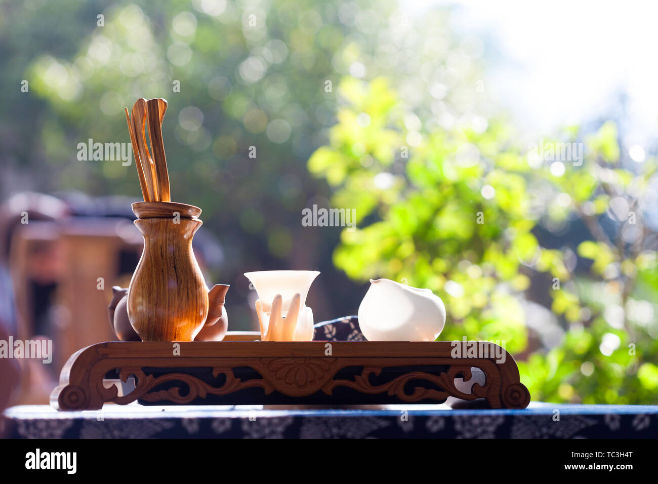 Chinese tea set on the table Stock Photo - Alamy