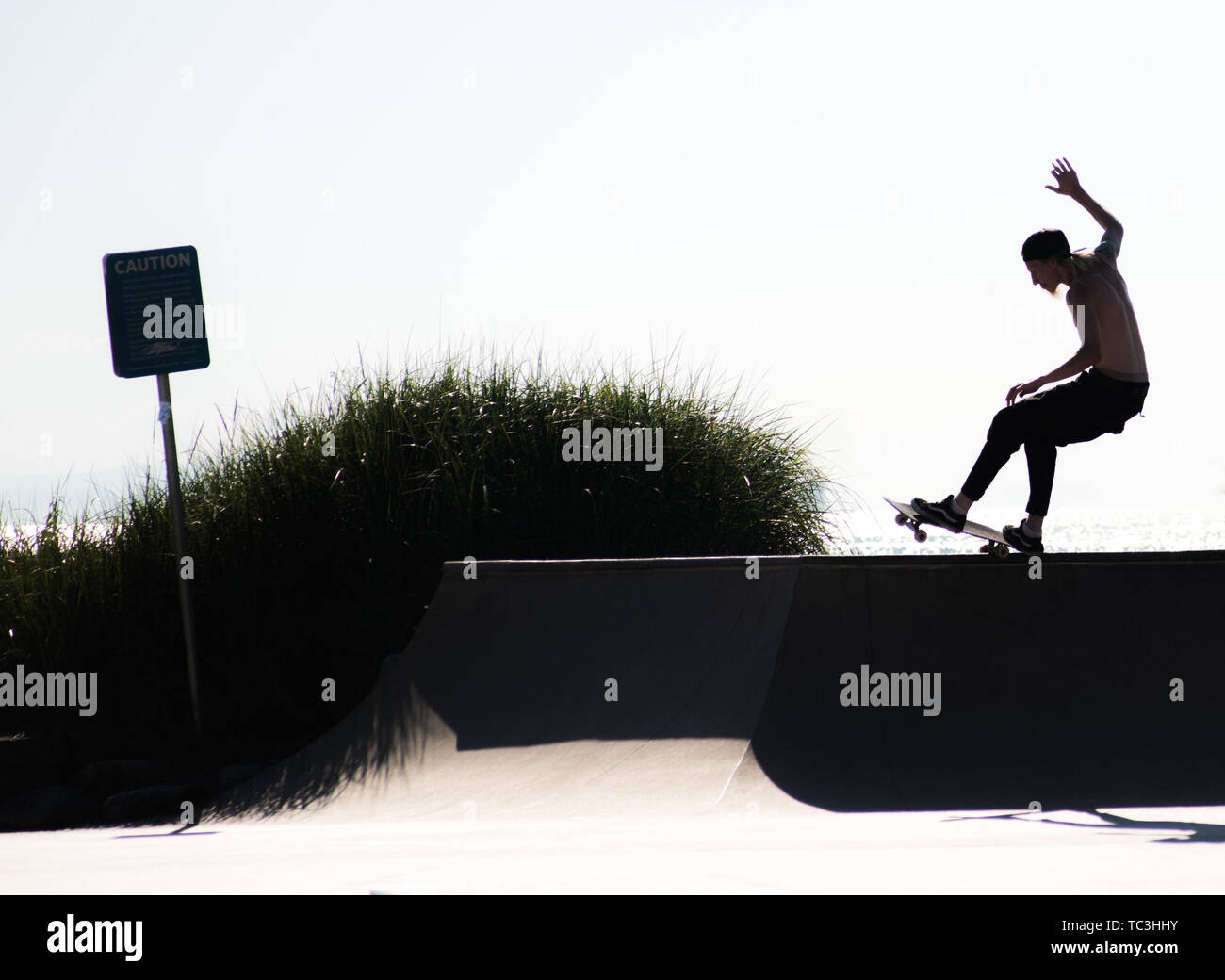 Girl skateboard competition hi-res stock photography and images - Alamy