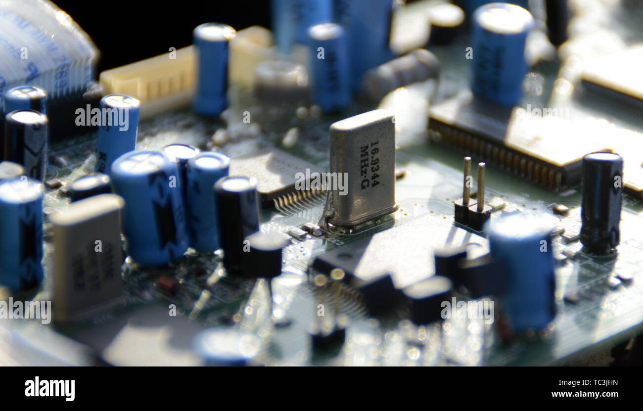 Microscopic circuits hi-res stock photography and images - Alamy