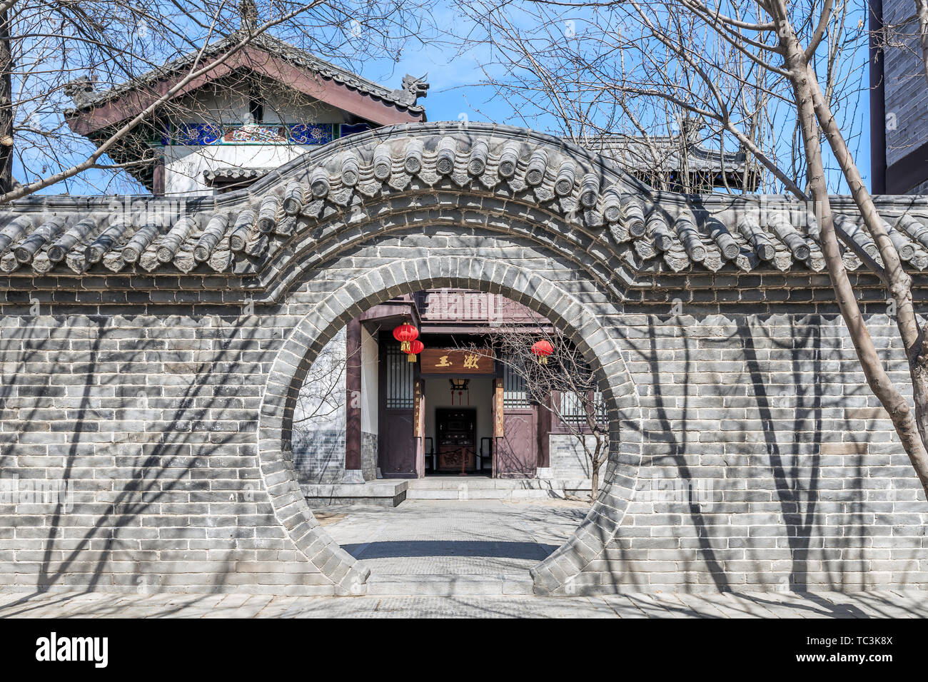 Classical garden moonlight gate, photographed in the Lion Tower Scenic ...