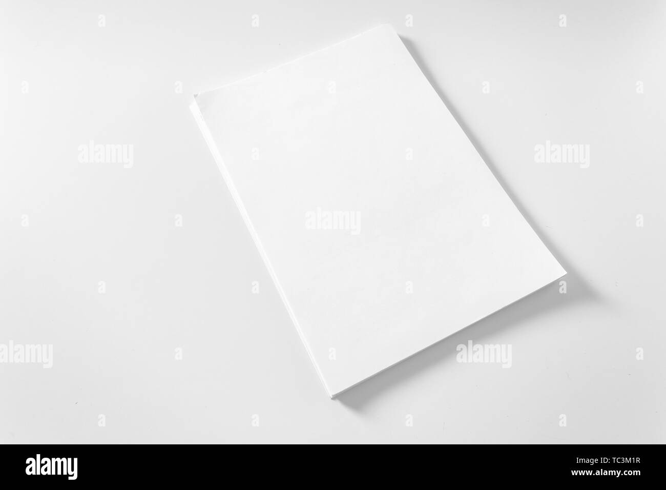 Blank white paper note Stock Photo - Alamy