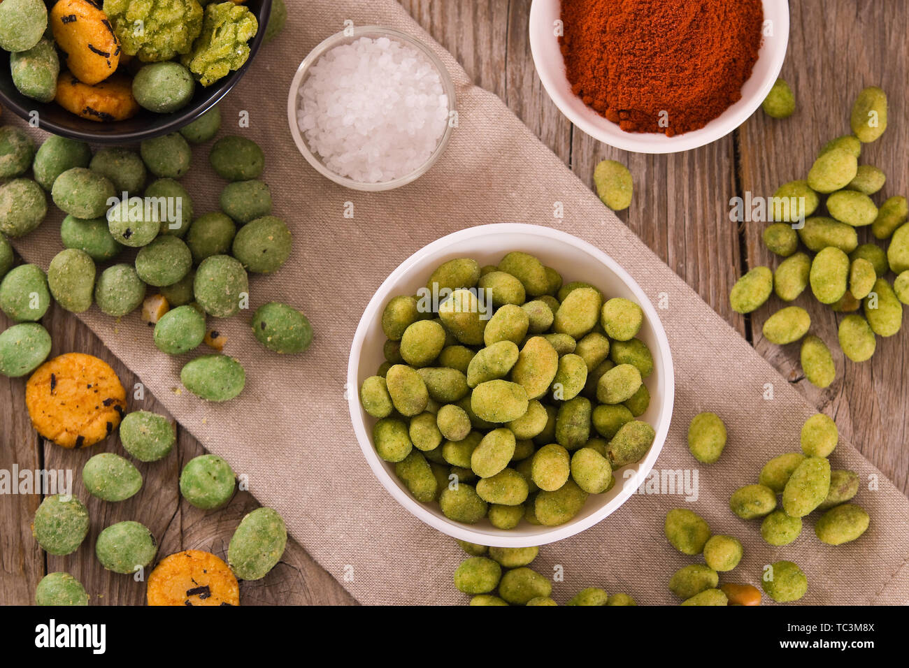 Wasabi coated peanuts Stock Photo - Alamy