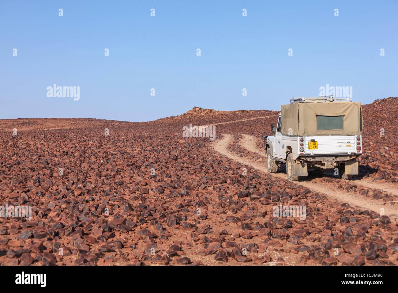 Cars on a track hi-res stock photography and images - Alamy
