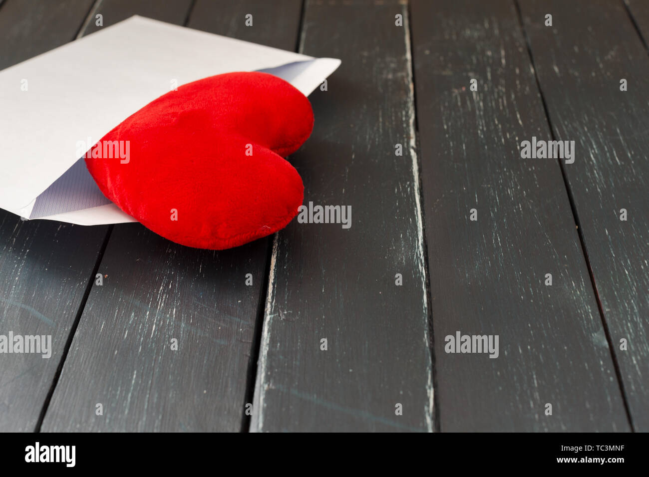 Envelope Mail with Red Heart Stock Photo - Alamy