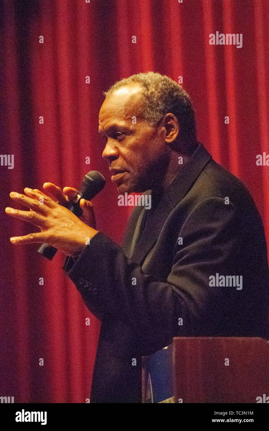 American actor danny glover gestures hi-res stock photography and ...