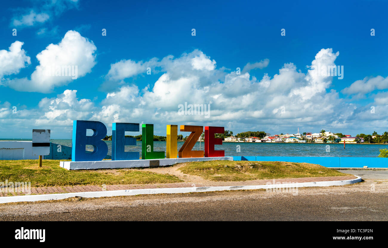 Welcome to Belize Sign at the Caribbean Sea Stock Photo - Alamy