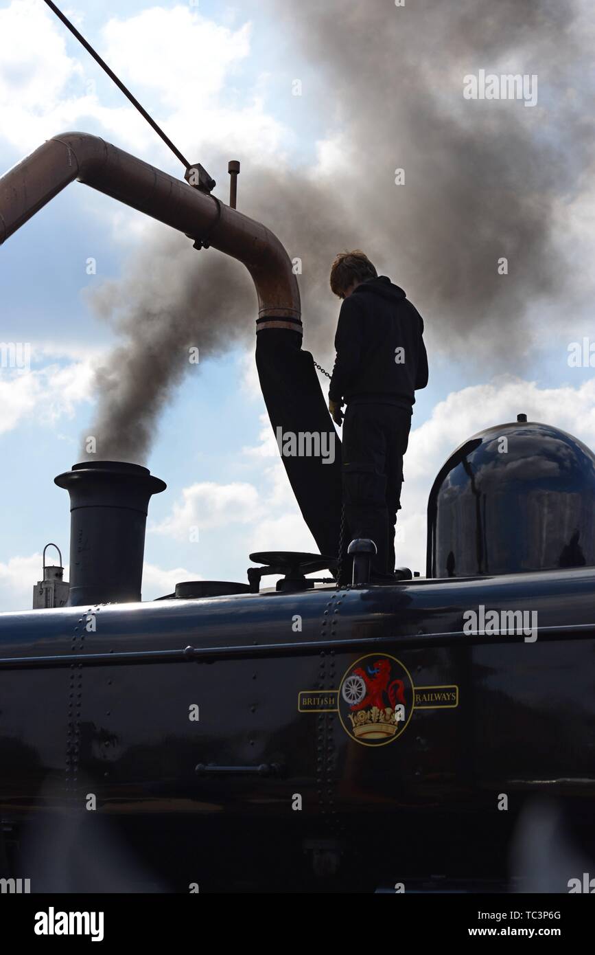 Filling the water tanks of ex GWR pannier tank 7714 at Kidderminster ...