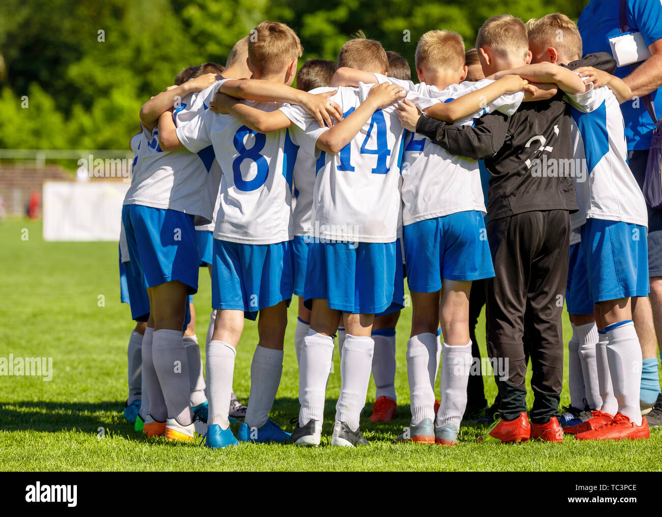 Junior football team meeting hi-res stock photography and images - Alamy