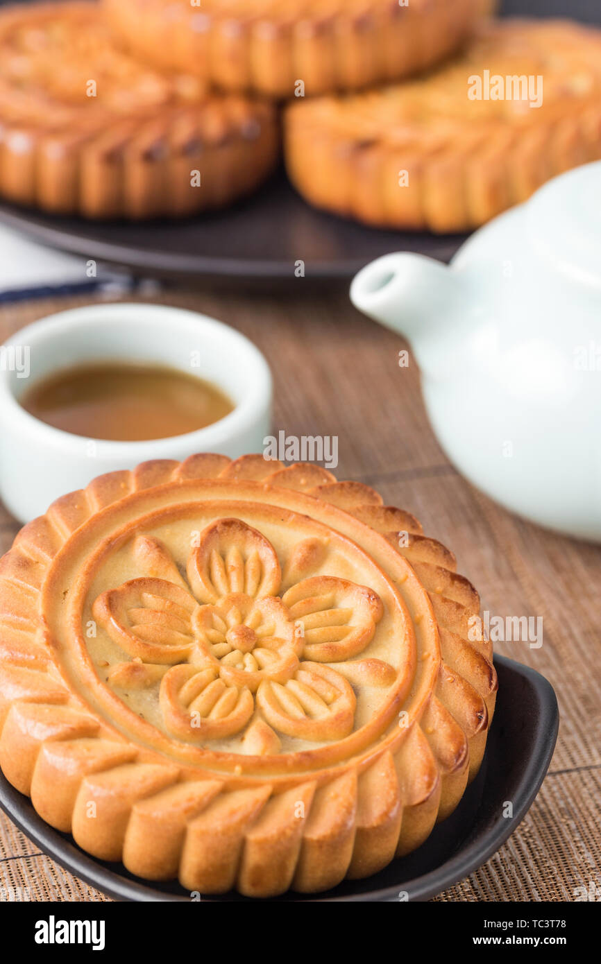 Traditional Chinese cuisine - moon cakes Stock Photo - Alamy