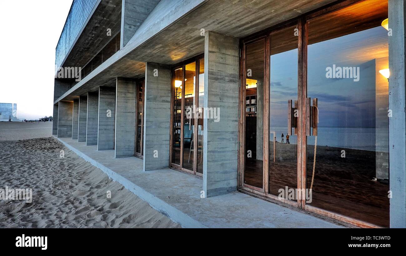 The lonely ones hi-res stock photography and images - Alamy