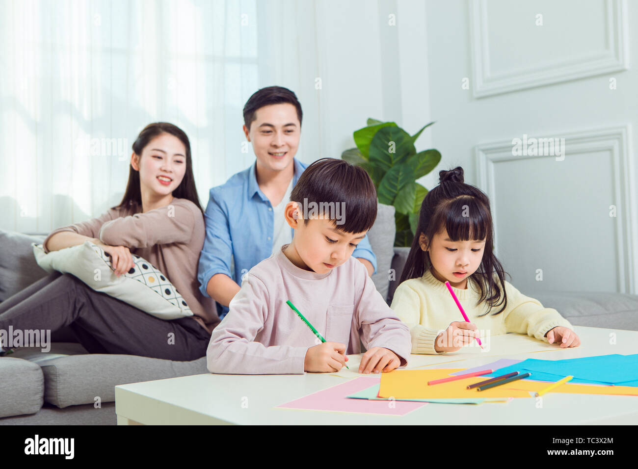 China father son painting hi-res stock photography and images - Alamy