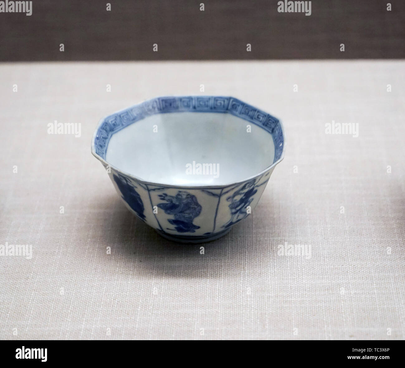 Ming Dynasty porcelain Stock Photo - Alamy