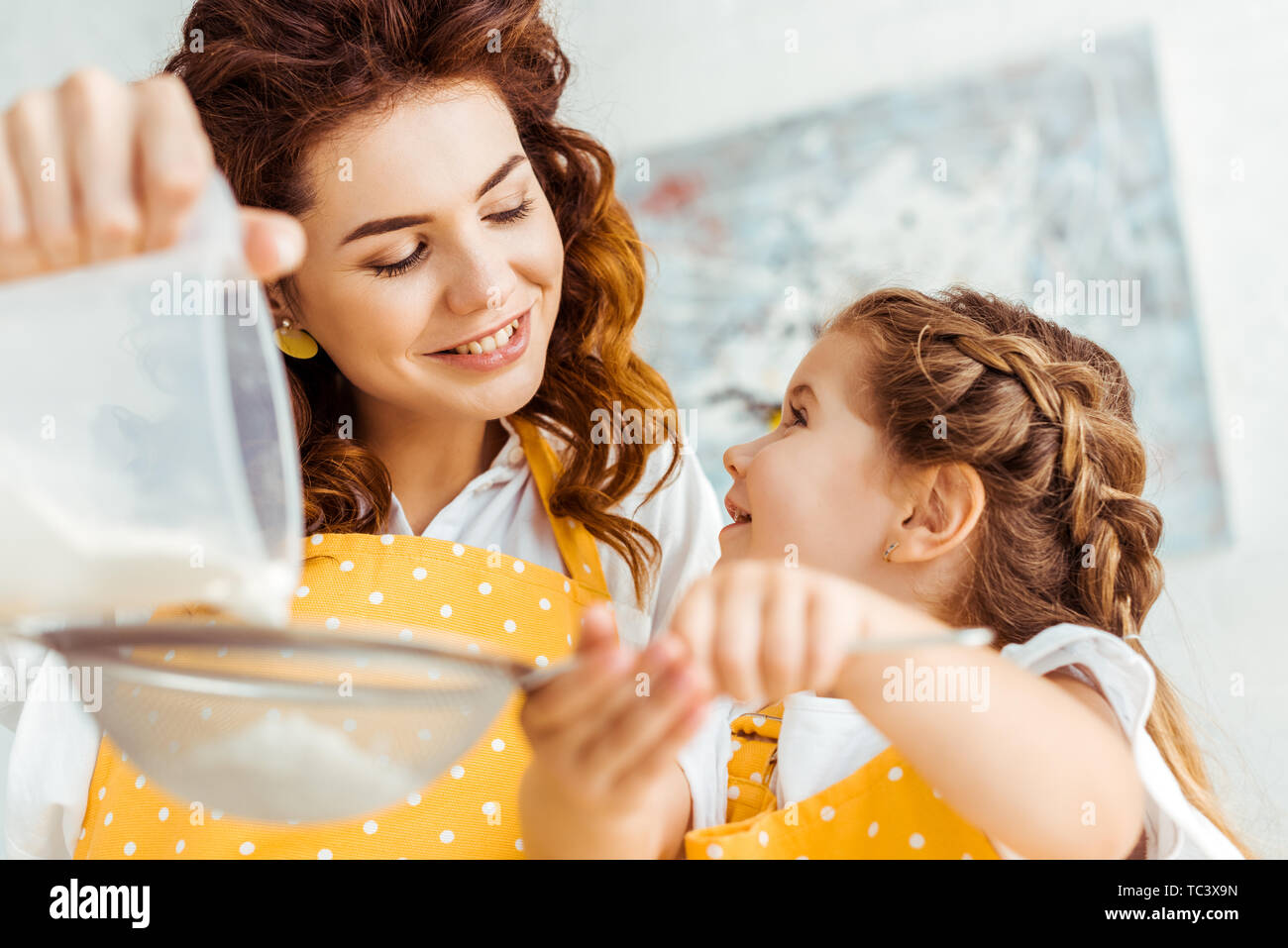 Child sieving flour hi-res stock photography and images - Alamy
