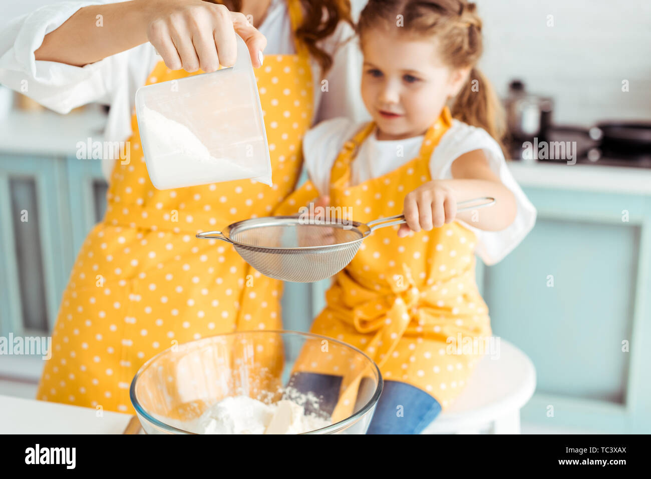 Child sieving flour hi-res stock photography and images - Alamy