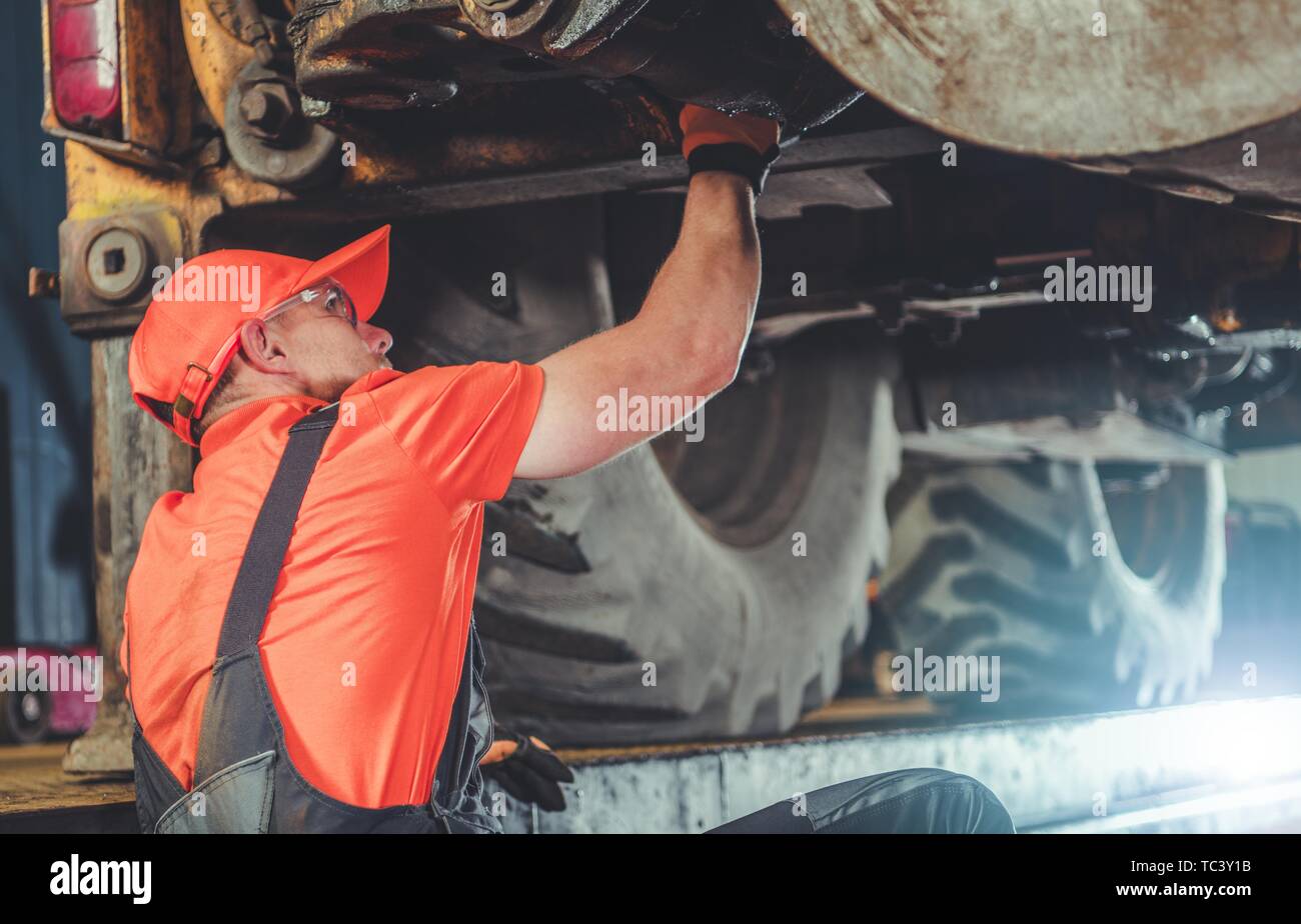 Industrial mechanic hi-res stock photography and images - Alamy