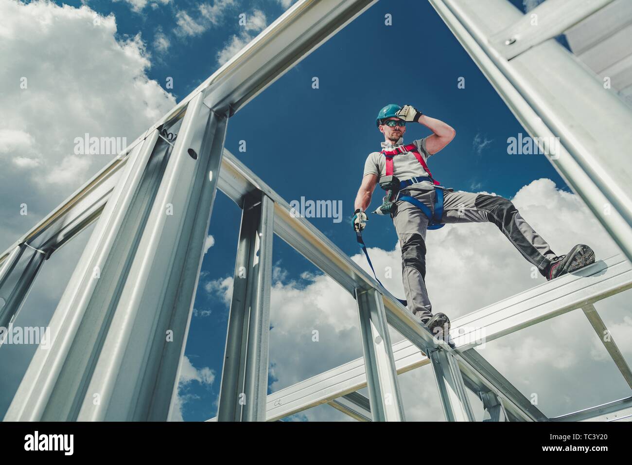Work at height hi-res stock photography and images - Alamy