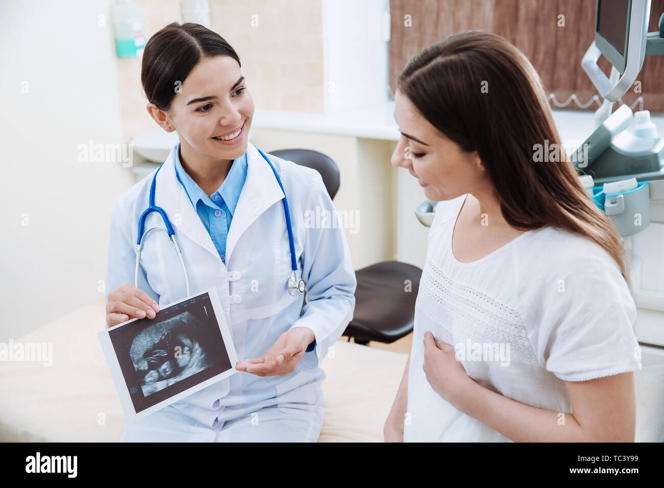 Ultrasonographer hi-res stock photography and images - Alamy