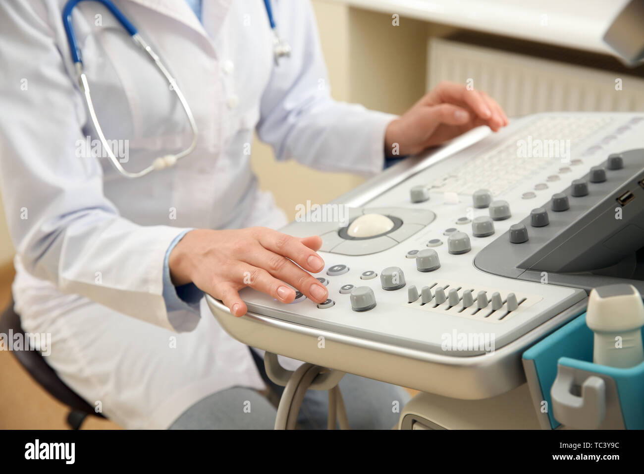 Ultrasonographer hi-res stock photography and images - Alamy