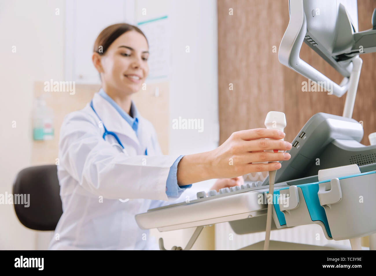 Ultrasonographer hi-res stock photography and images - Alamy