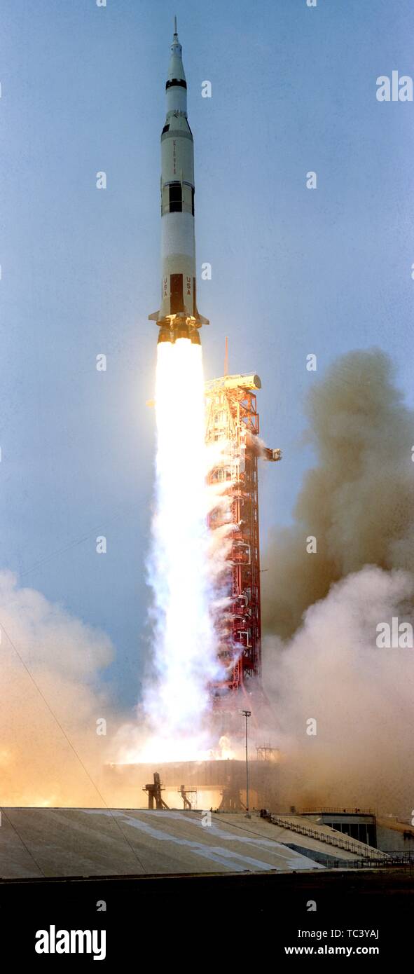 Apollo 13 launch hi-res stock photography and images - Alamy