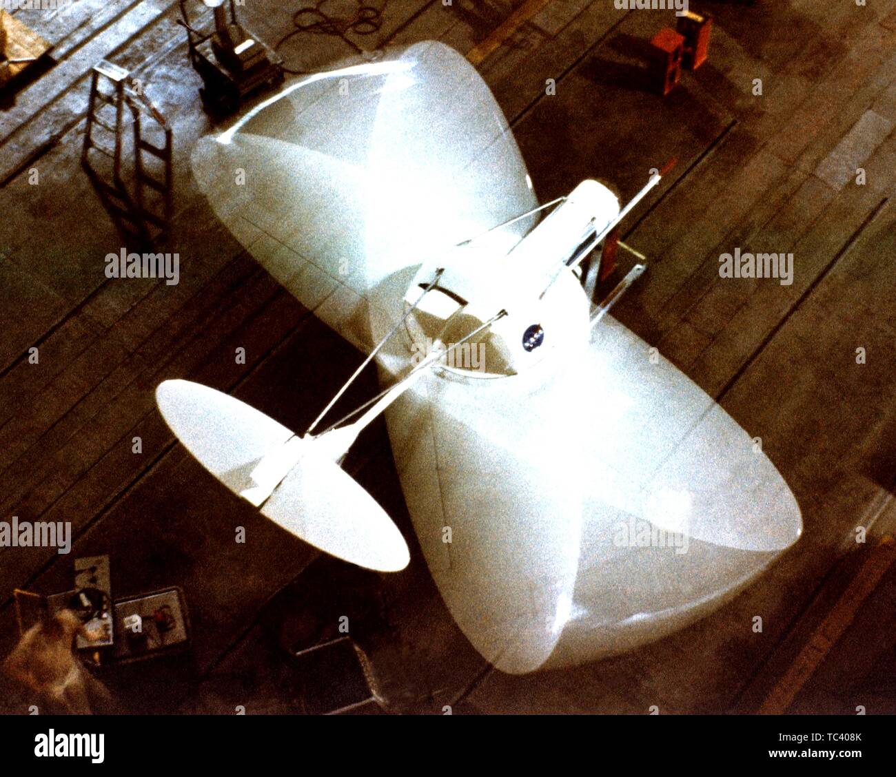 Oblique wing research aircraft hi-res stock photography and images - Alamy