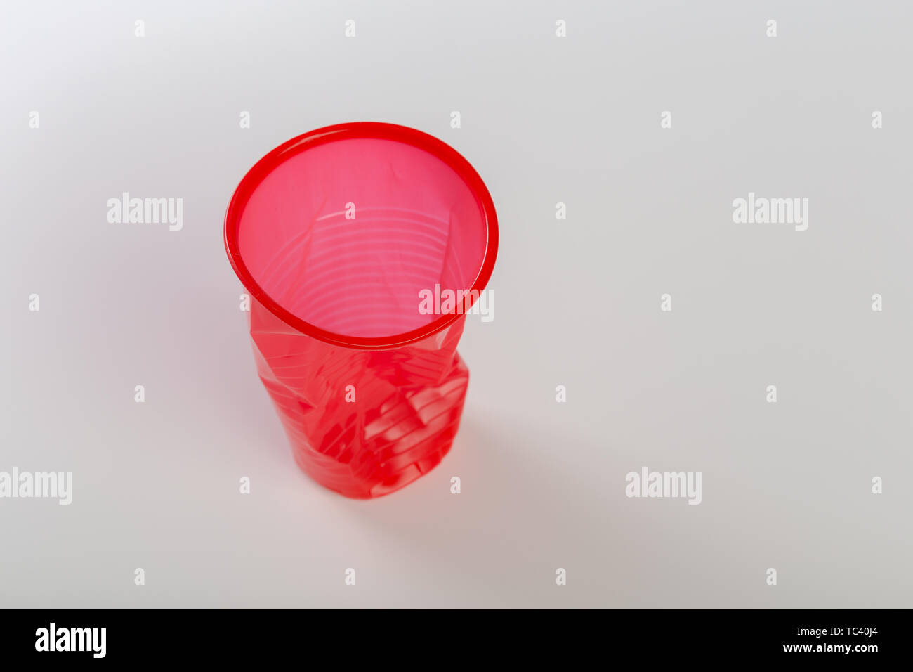 red disposable plastic glasses Stock Photo - Alamy