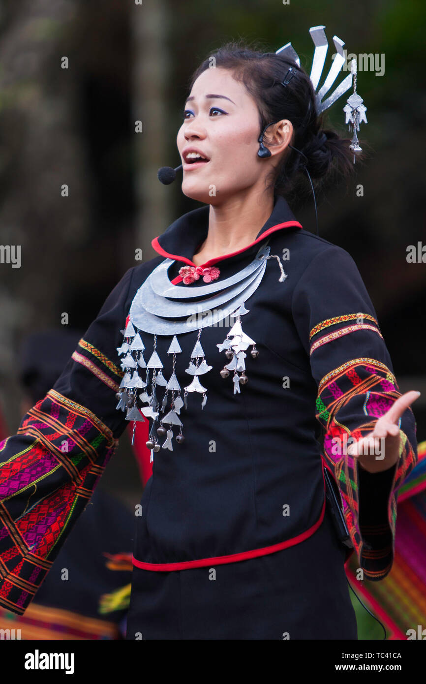Li nationality song and dance in Hainan Stock Photo - Alamy