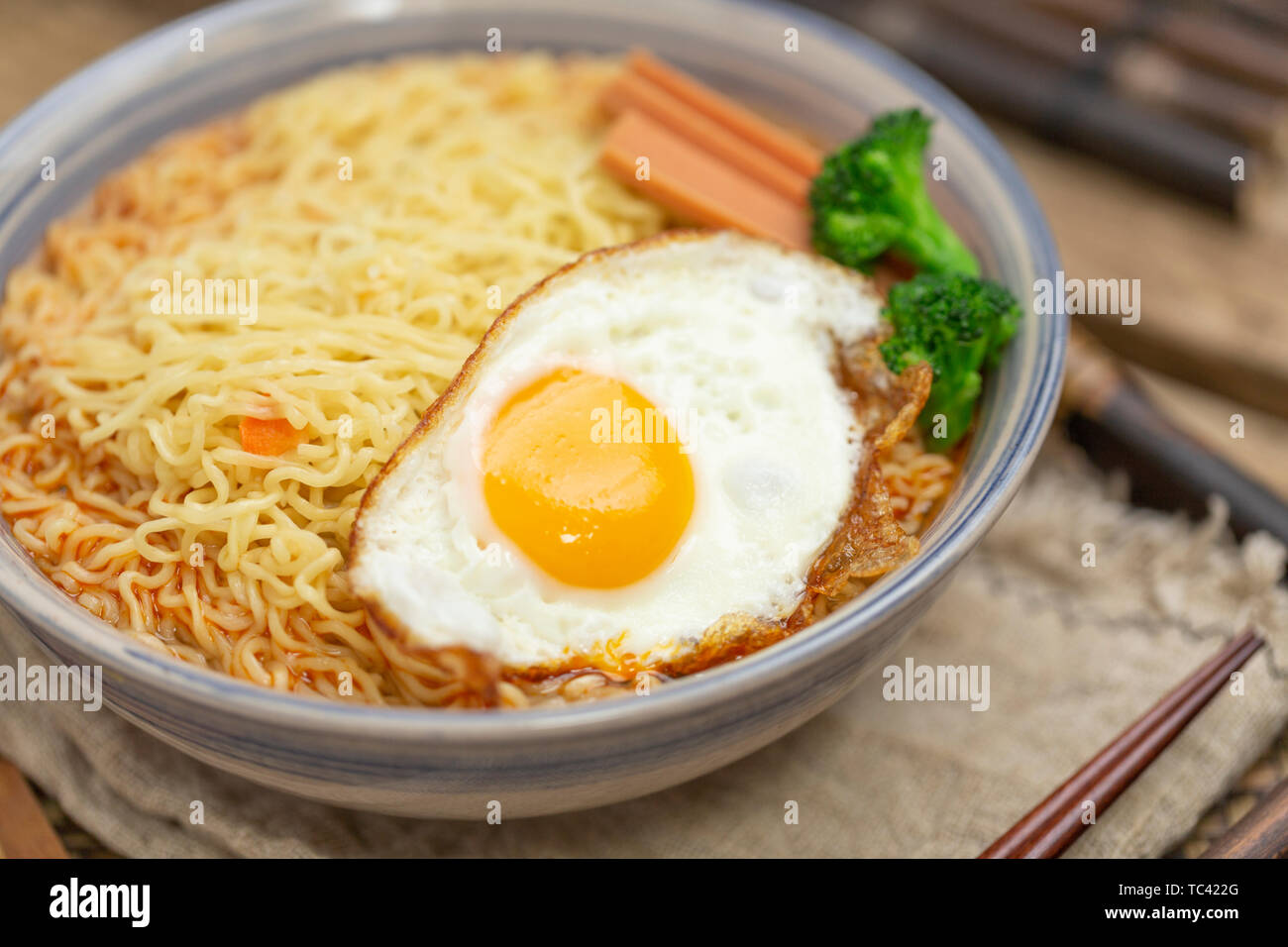 Bucket noodles hi-res stock photography and images - Alamy